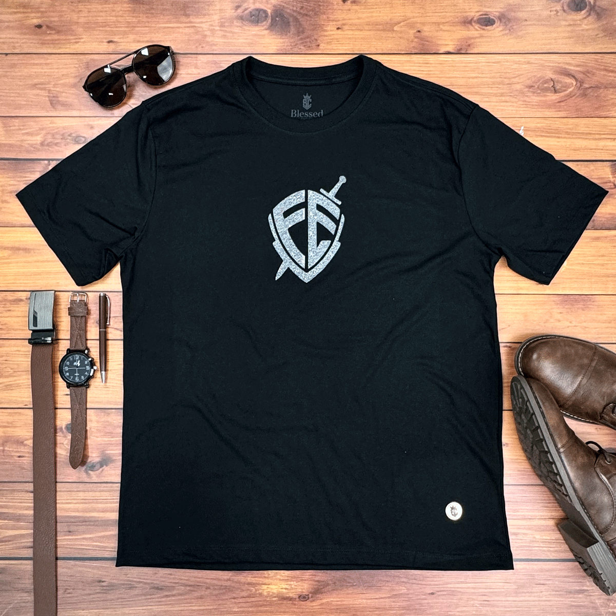 Camiseta Masculina Preta Escudo Fé